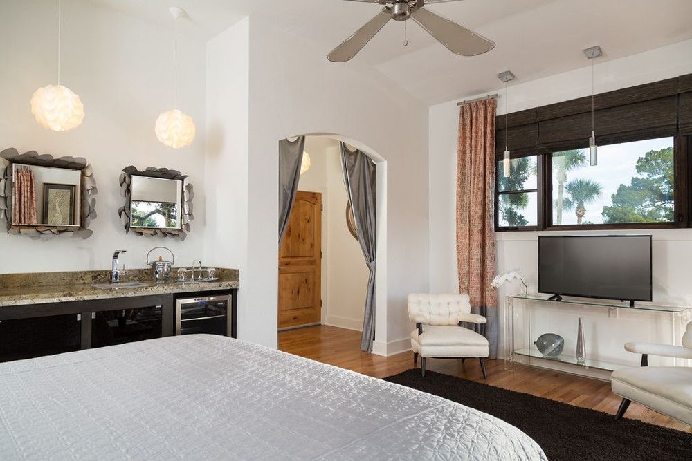 Black Dolphin Inn | Official Website, Best Rates | 916 S Riverside ...