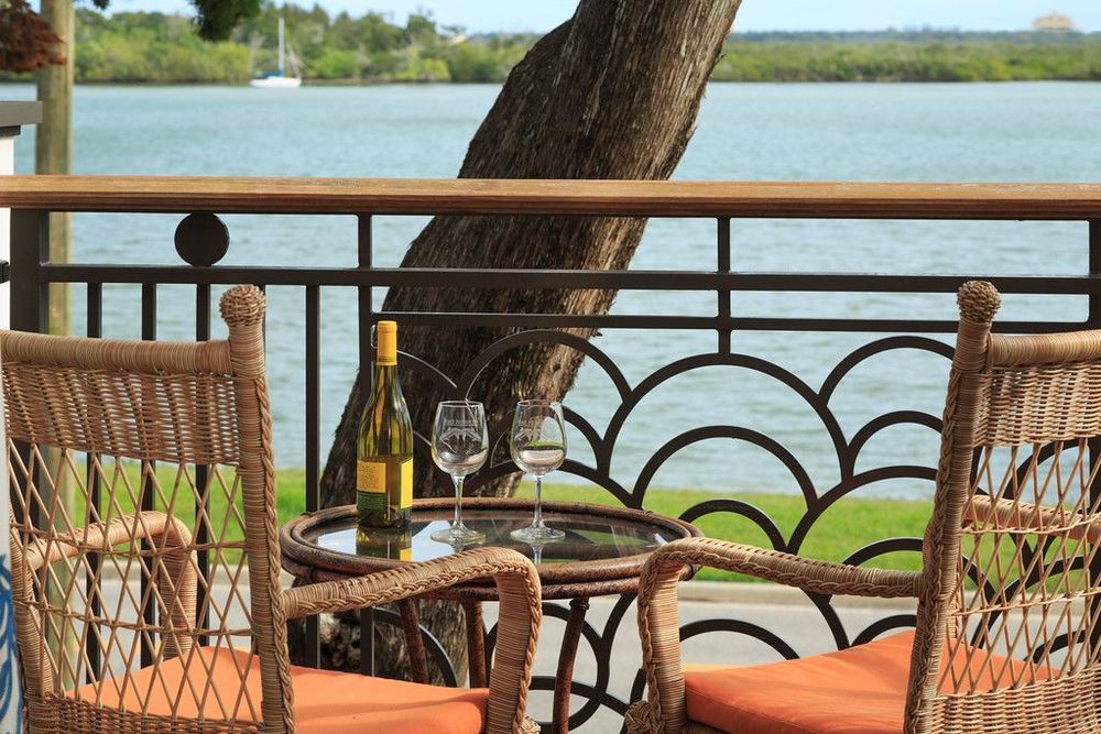 Black Dolphin Inn | Official Website, Best Rates | 916 S Riverside ...